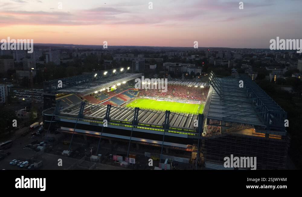 Full stands Stock Videos & Footage - HD and 4K Video Clips - Alamy