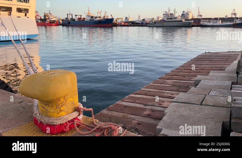 Rope around bollard Stock Videos & Footage - HD and 4K Video Clips - Alamy