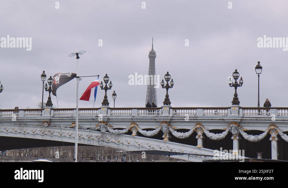 Tower bridge flags Stock Videos & Footage - HD and 4K Video Clips - Alamy