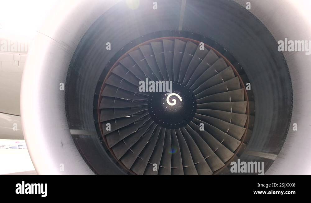 Running aircraft Stock Videos & Footage - HD and 4K Video Clips - Alamy