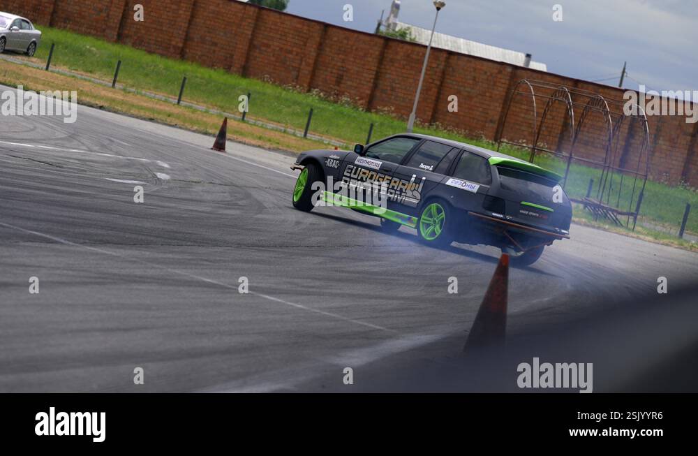 4K Slow Motion. Old BMW E46 Universal In Controlled Skid. Pro class ...