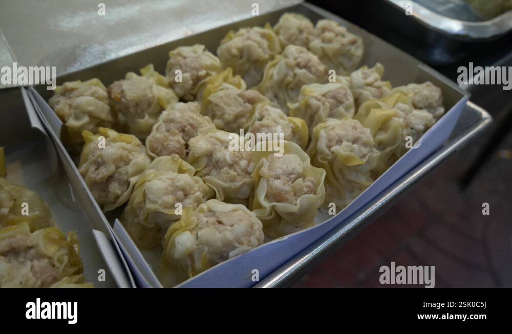 Dim sum dimsum Stock Videos & Footage - HD and 4K Video Clips - Alamy