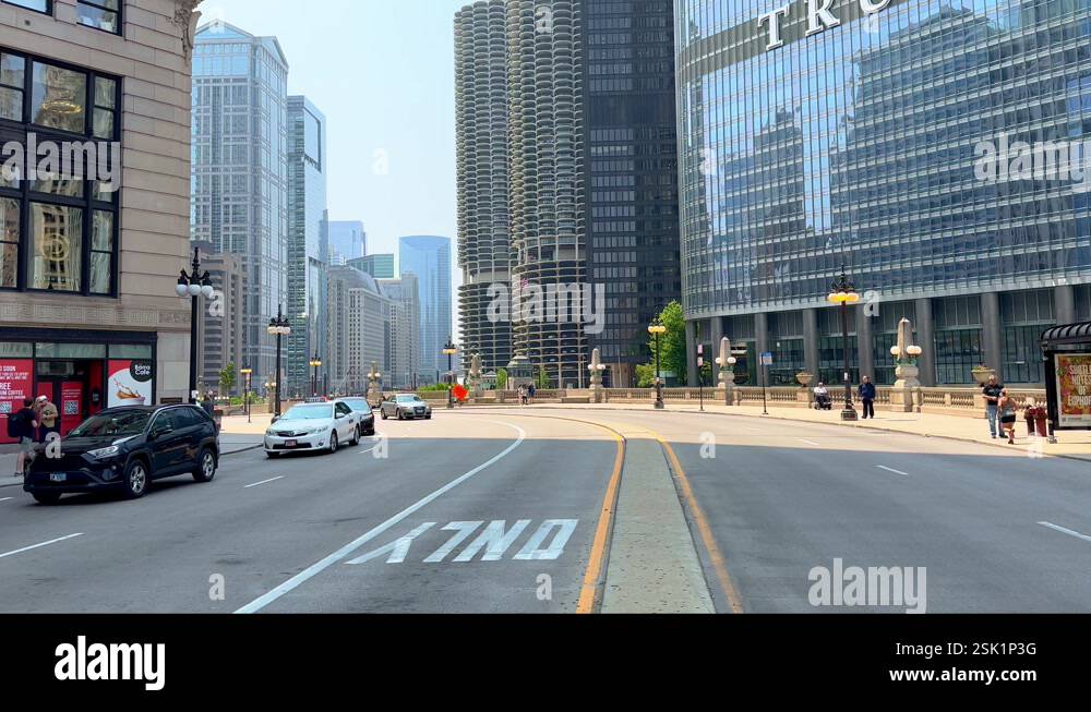 Wacker Street view in Chicago downtown - CHICAGO, UNITED STATES - JUNE ...