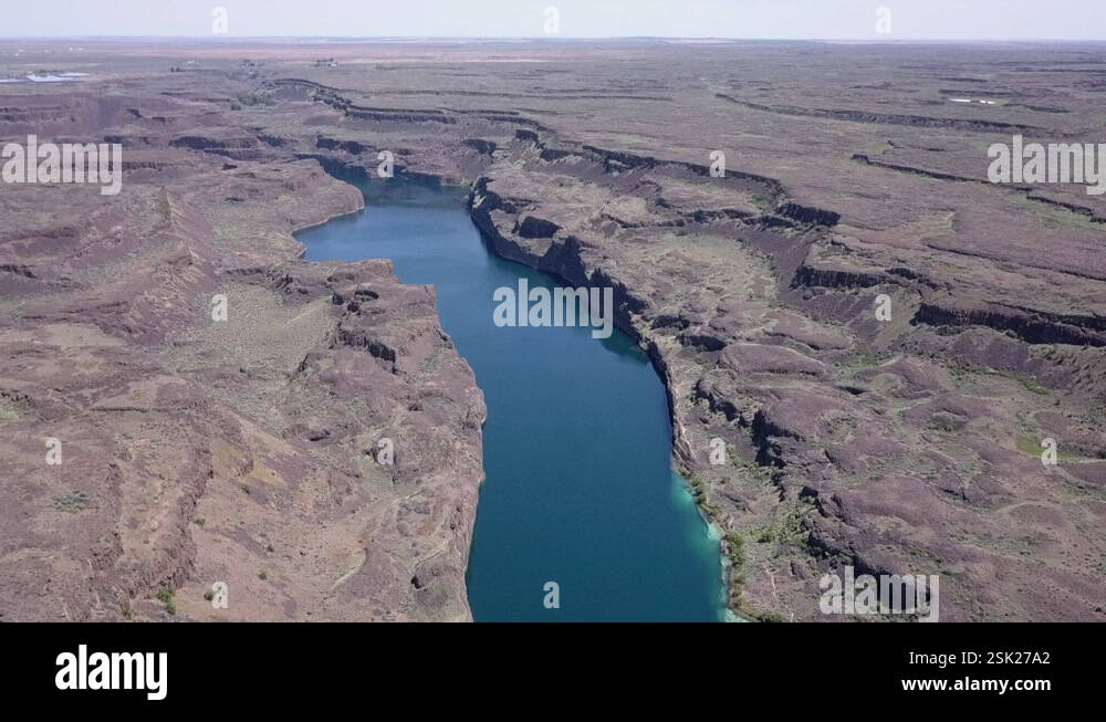 Rising Deep Lake aerial reveals rugged, arid landscape in WA Scablands ...