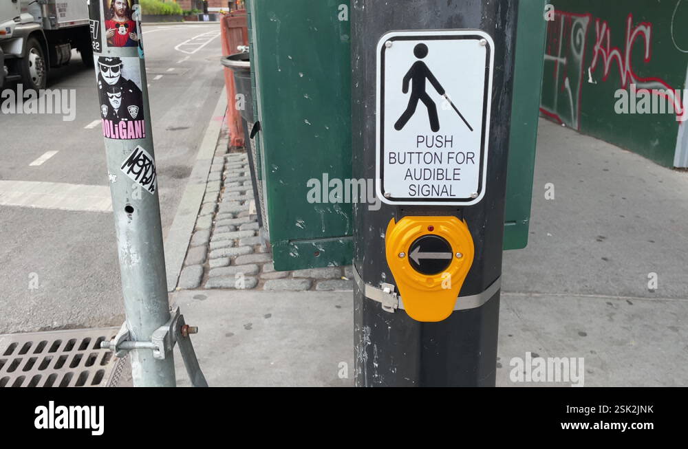 push button audio signal ,accessible pedestrian signals at city ...