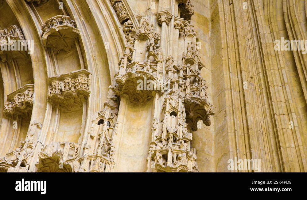 Decorative stucco and fretwork pattern of ancient entrance arched wall ...