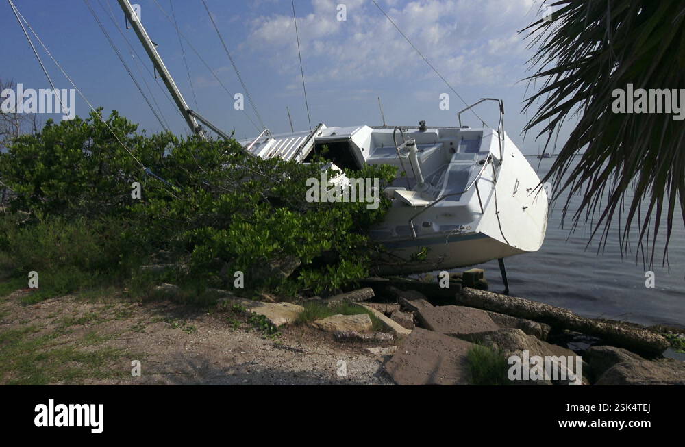Boat sunk in Stock Videos & Footage - HD and 4K Video Clips - Alamy