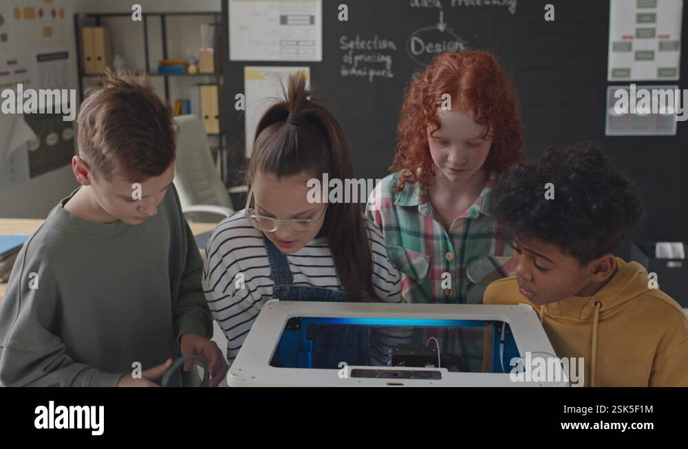 Classroom 3d printer Stock Videos & Footage - HD and 4K Video Clips - Alamy