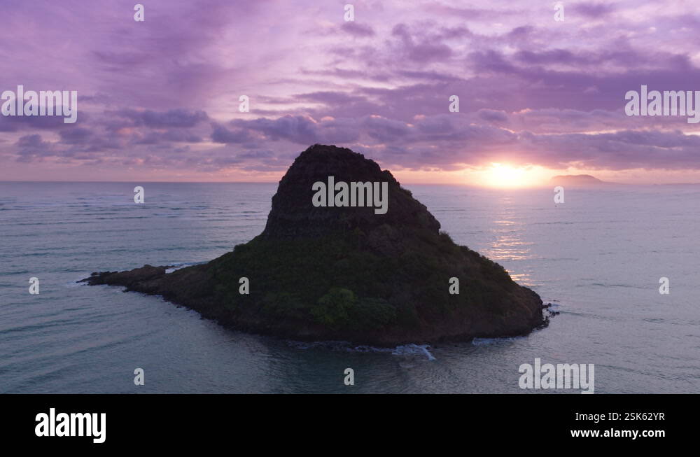 Beautiful nature of Oahu island, sun rising above Hawaii, Cinematic ...