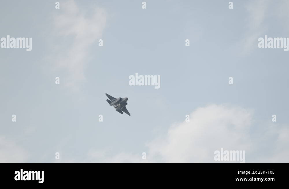 US Airforce F-35 stealth fighter jet during high speed flight and ...