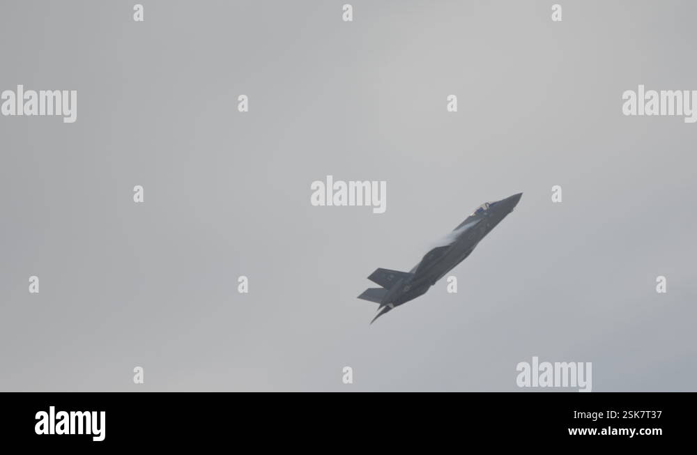 US Airforce F-35 stealth fighter jet during high speed flight and ...