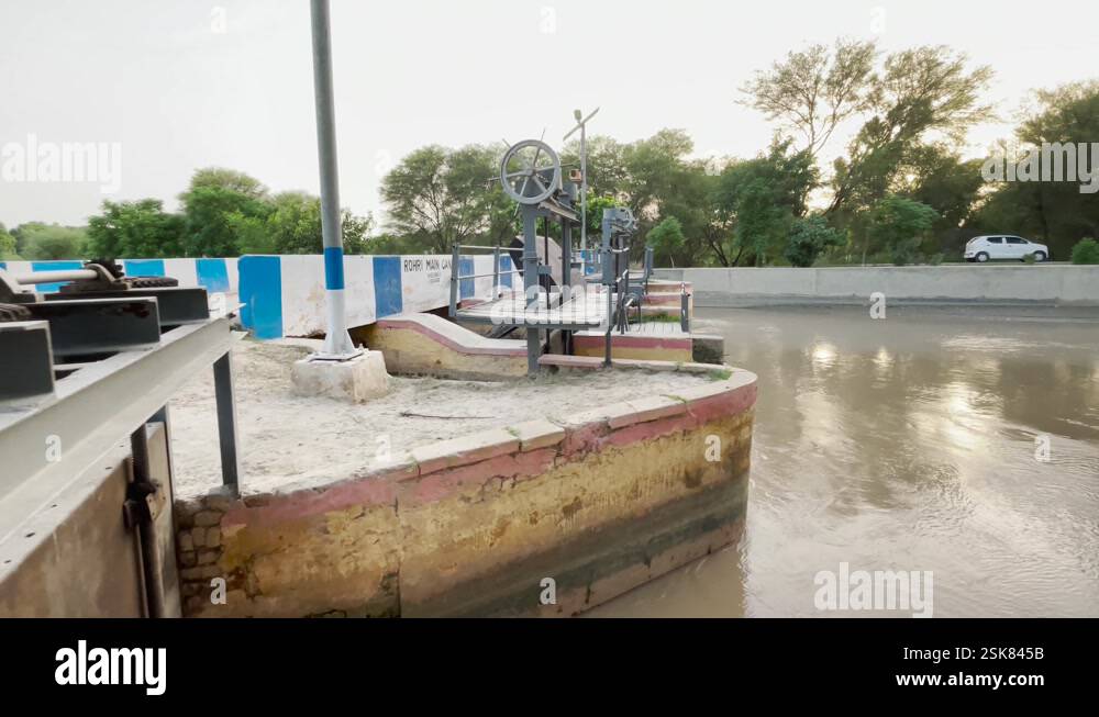 Water Spillway Valve Wheel To Lift Dam On Indus River In Hyderabad ...
