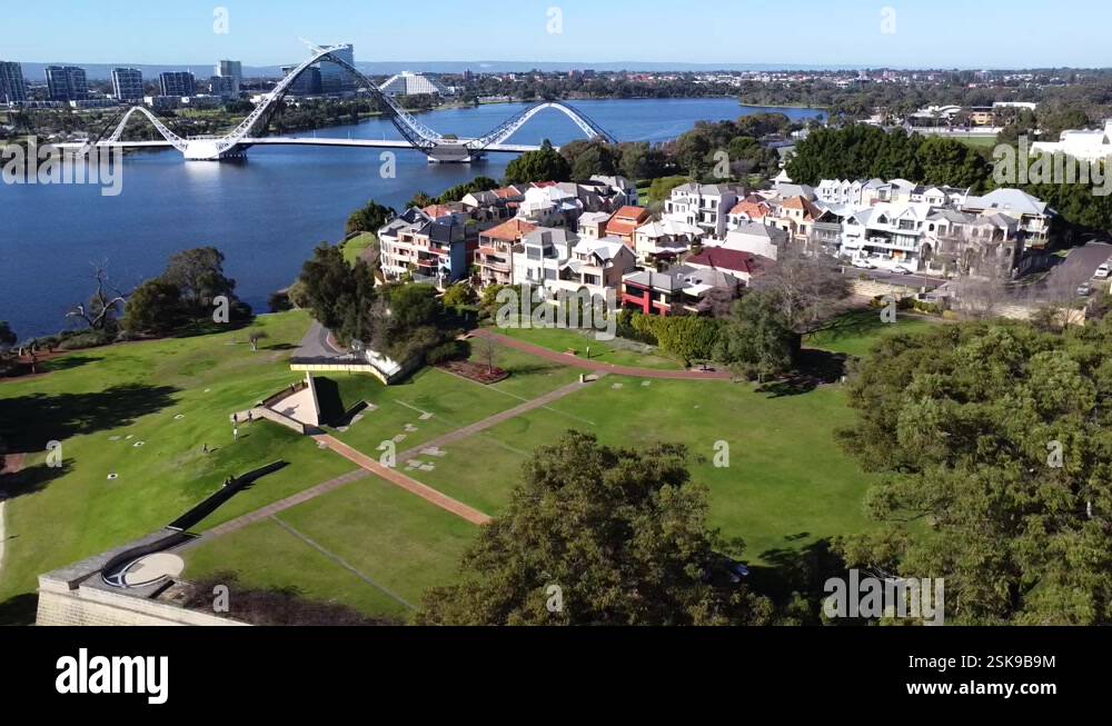 Drone Aerial View travelling sideways over East Perth foreshore park ...