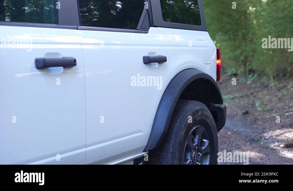 ford bronco rear end, ford bronco tailgate Stock Video Footage - Alamy
