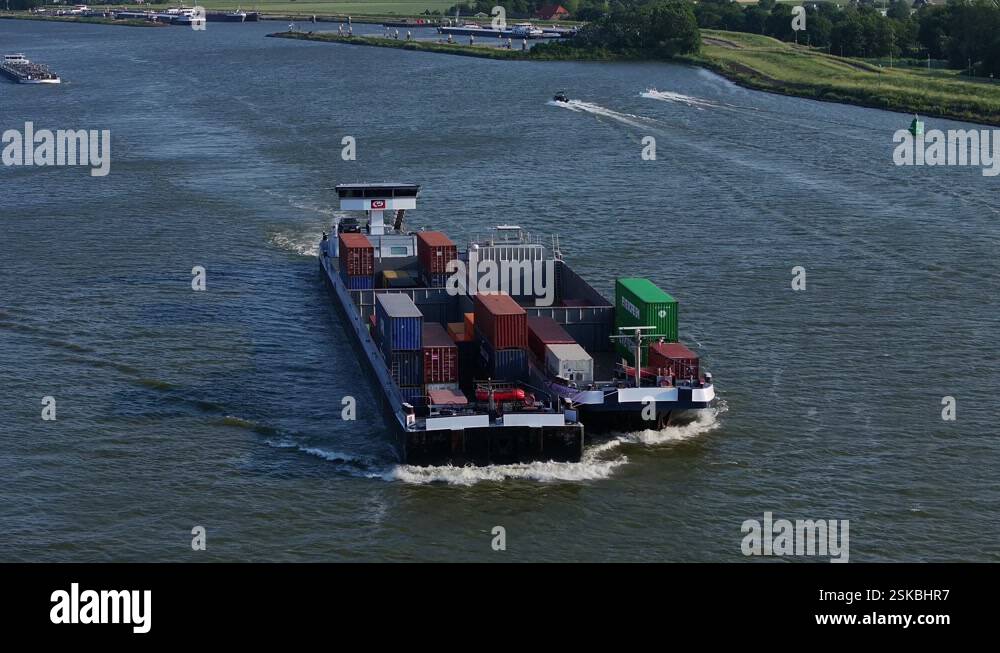 Vessel Marla Duo: connecting global Trade through Gravendeel's waters ...