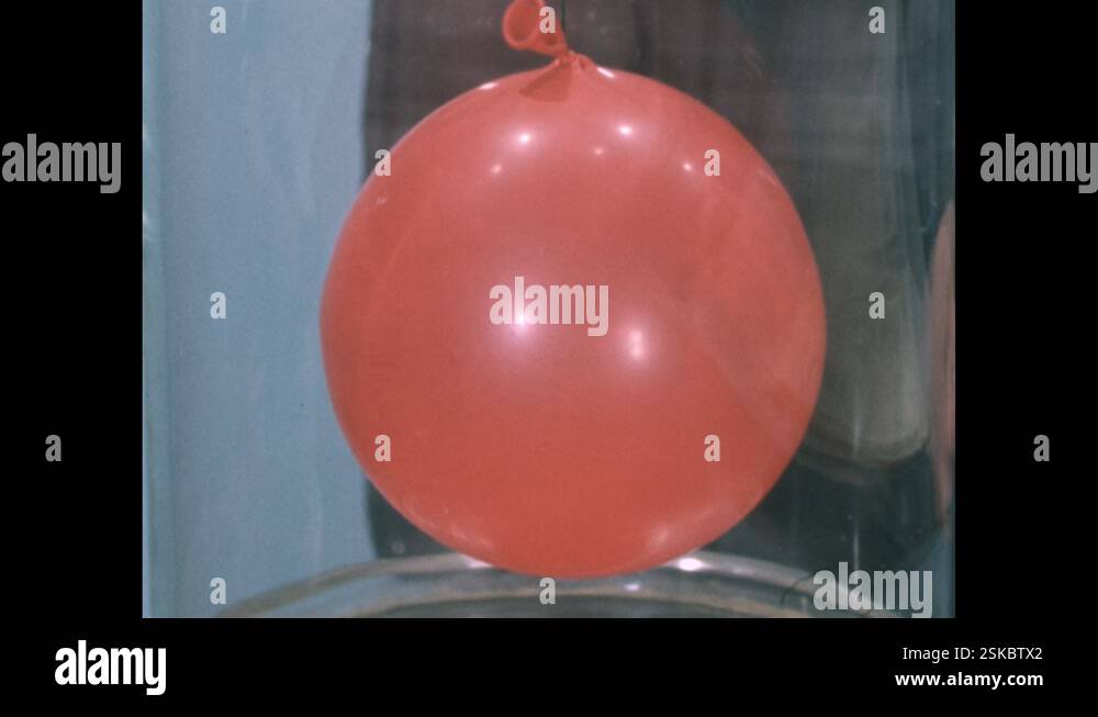 Red balloon knot Stock Videos & Footage - HD and 4K Video Clips - Alamy