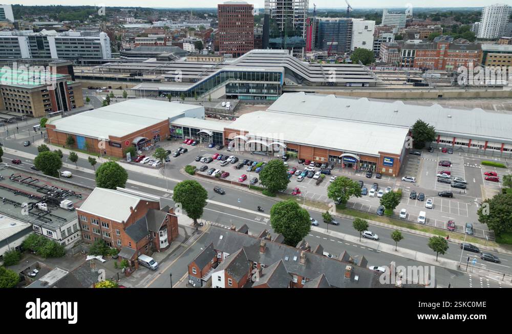Aldi supermarket Reading UK drone,aerial Stock Video Footage - Alamy