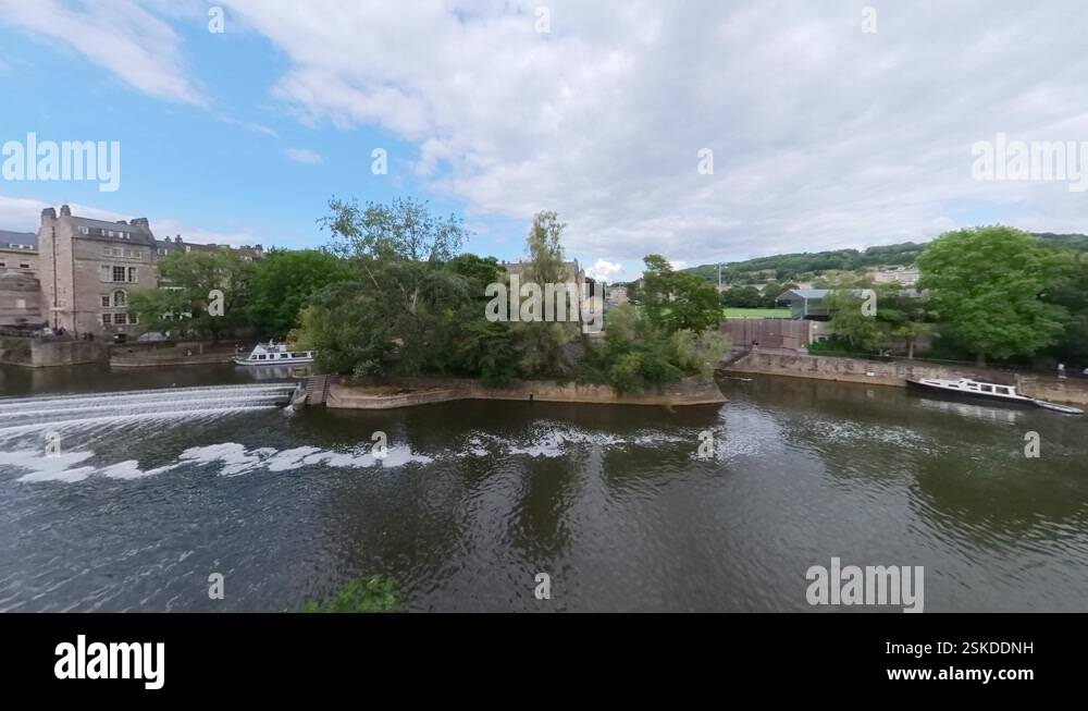 Bath, UK - Behold the iconic Pulteney Bridge in all its glory. This ...