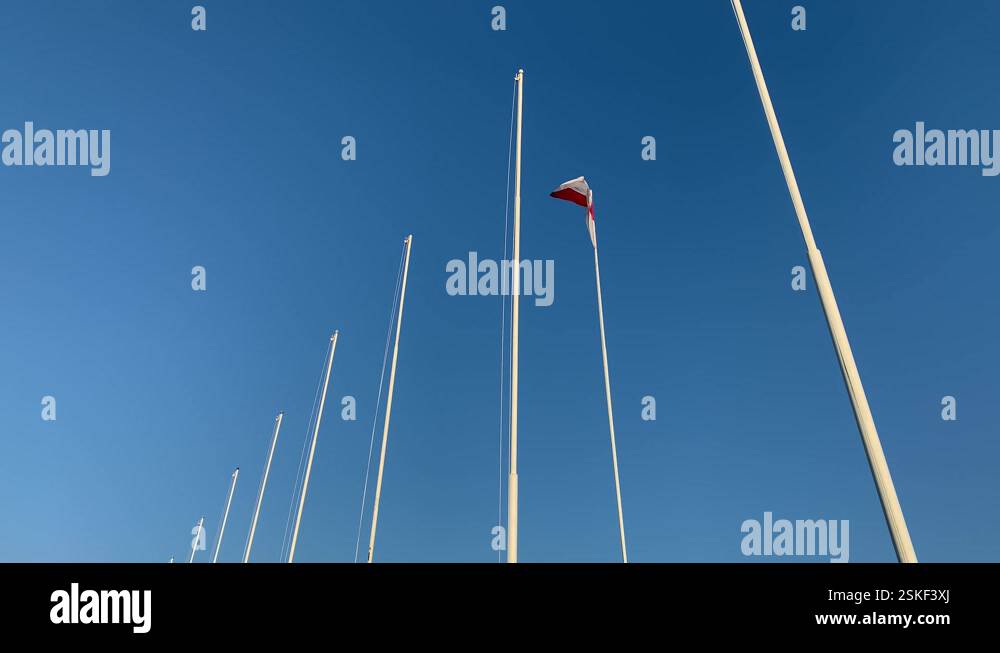 Empty flag pole Stock Videos & Footage - HD and 4K Video Clips - Alamy