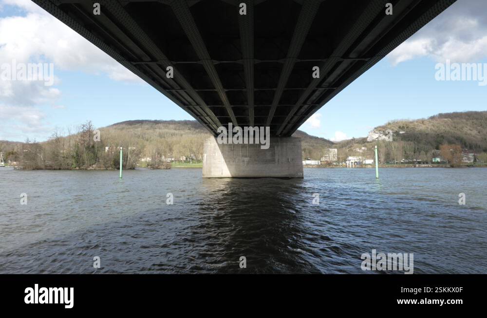 Body below water Stock Videos & Footage - HD and 4K Video Clips - Alamy