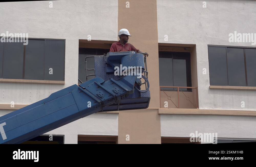 Hydraulic boom lift Stock Videos & Footage - HD and 4K Video Clips - Alamy