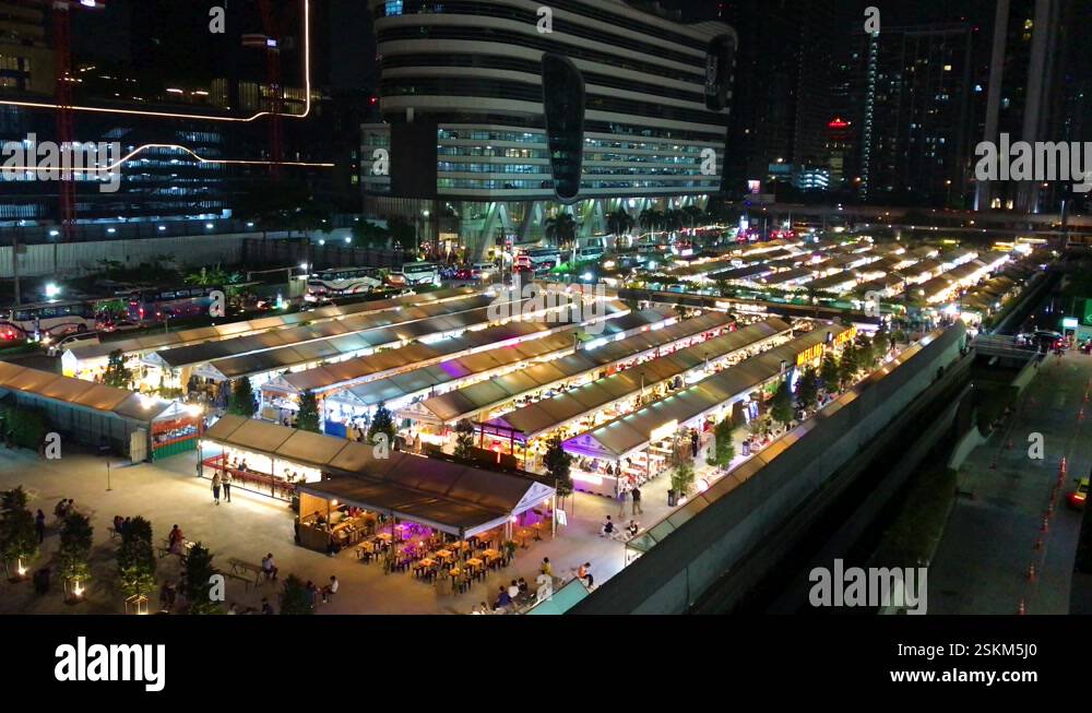 Jodd Fair, the famous night food market located behind Central Rama9 ...
