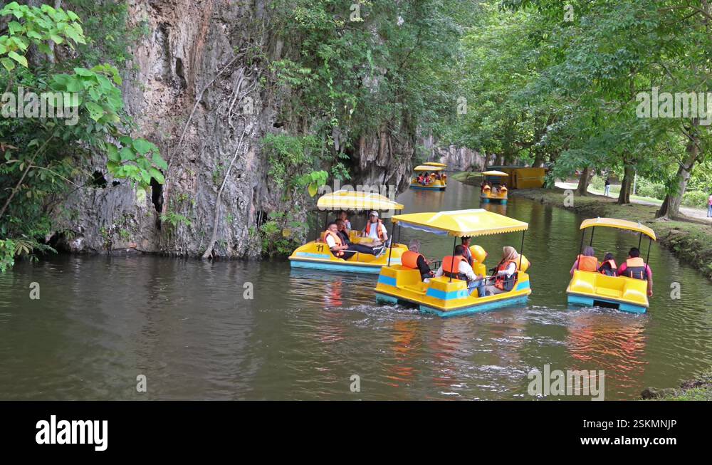 Paddle boats ride along the river at the Kek Lok Tong cave temple Stock ...
