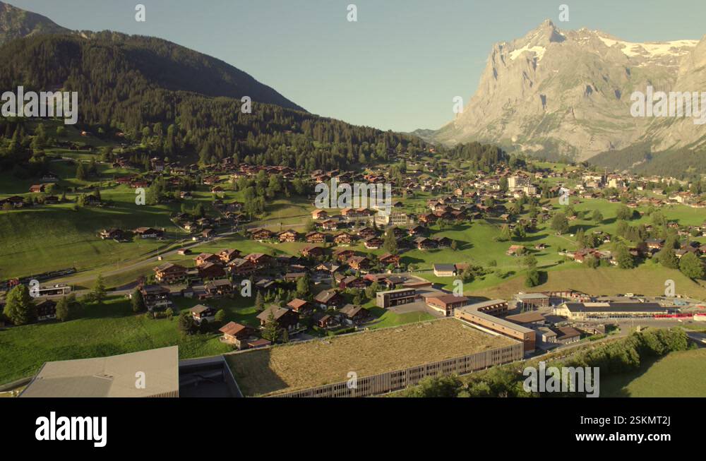 Pushing out with stunning views of Grindelwald Grund and Mount ...