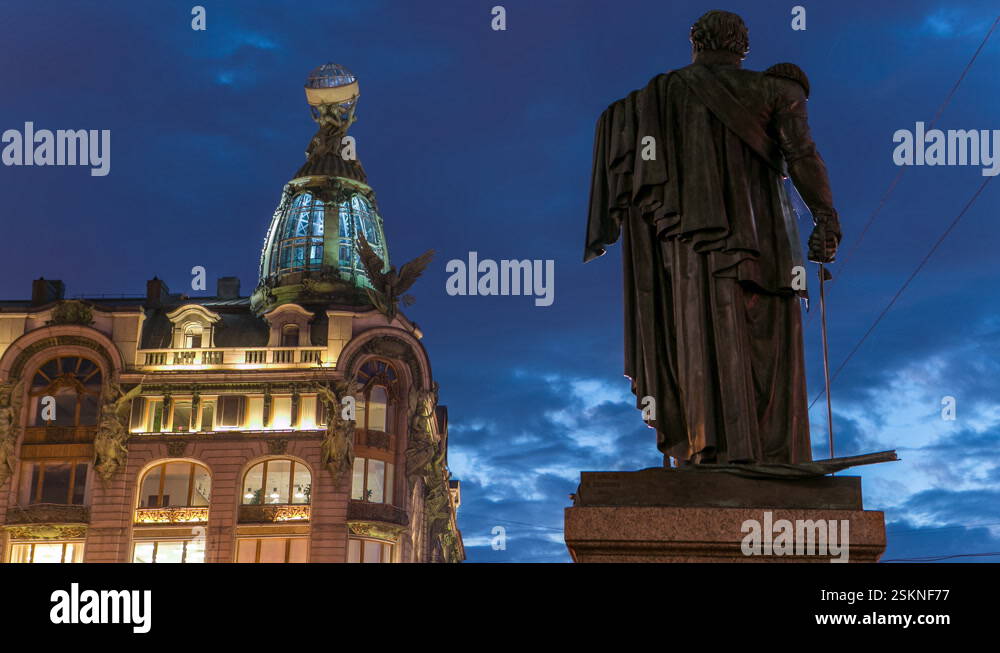 Singer House and Kutuzov monument at the Saint Petersburg night ...