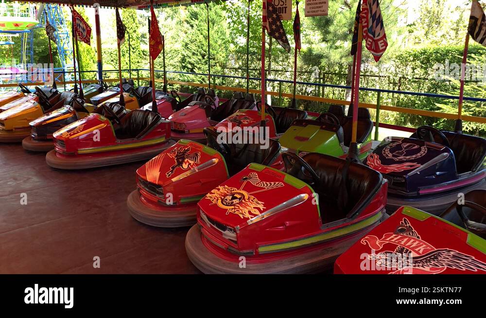 Bumper cars arcade in game machine amusement park, electric bumper cars ...