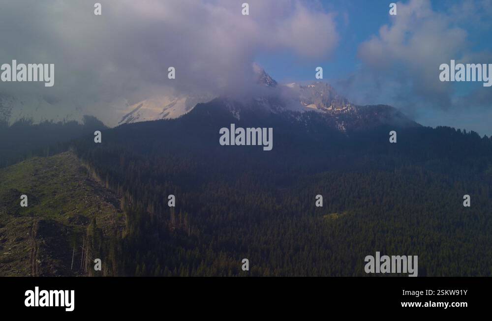 Embracing panoramic Stock Videos & Footage - HD and 4K Video Clips - Alamy