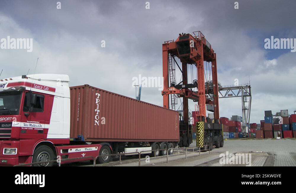 Global crane Stock Videos & Footage - HD and 4K Video Clips - Alamy