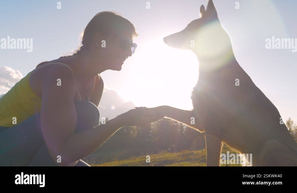CLOSE UP, LENS FLARE: Autumn sun rays shine between cheerful lady and ...