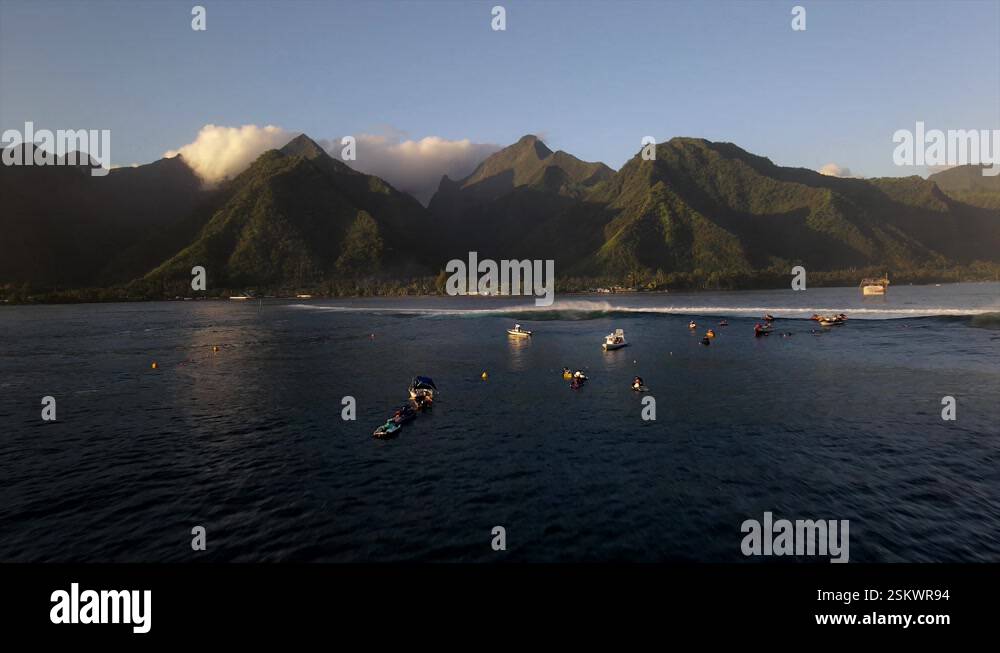 Teahupoo surf tahiti Stock Videos & Footage - HD and 4K Video Clips - Alamy