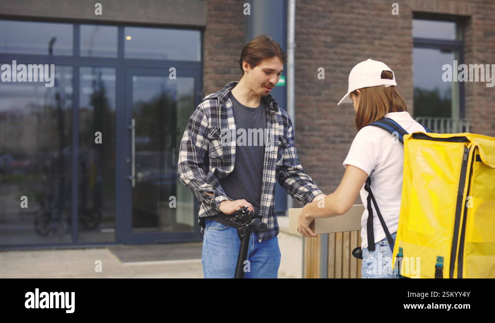 Courier bike box Stock Videos & Footage - HD and 4K Video Clips - Alamy
