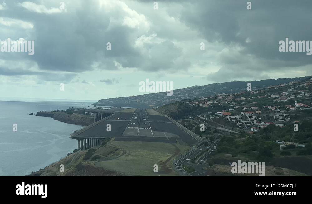 A real-time approach and landing at Funchal airport, Madeira Island ...