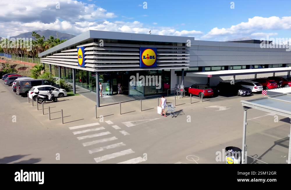 Lidl grocery store Stock Videos & Footage - HD and 4K Video Clips - Alamy