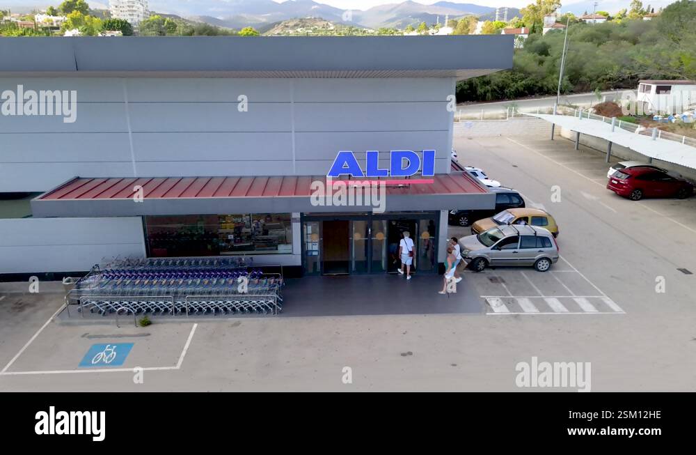 Static view Aldi grocery store, people entering and exiting the ...
