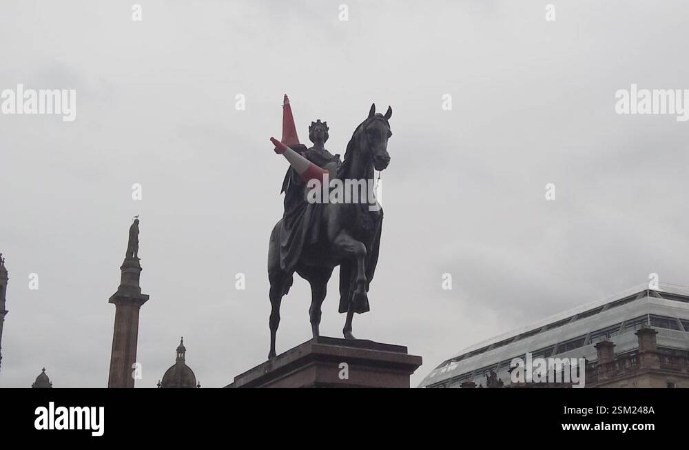 Wide shot of the statue of Queen Victoria with two cones Stock Video ...