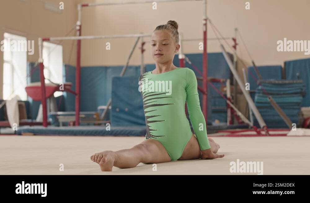 Splits gymnast class Stock Videos & Footage - HD and 4K Video Clips - Alamy