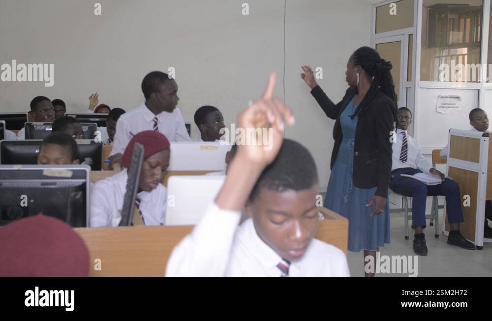 Math’s teacher explaining arithmetic sums to elementary children Stock ...