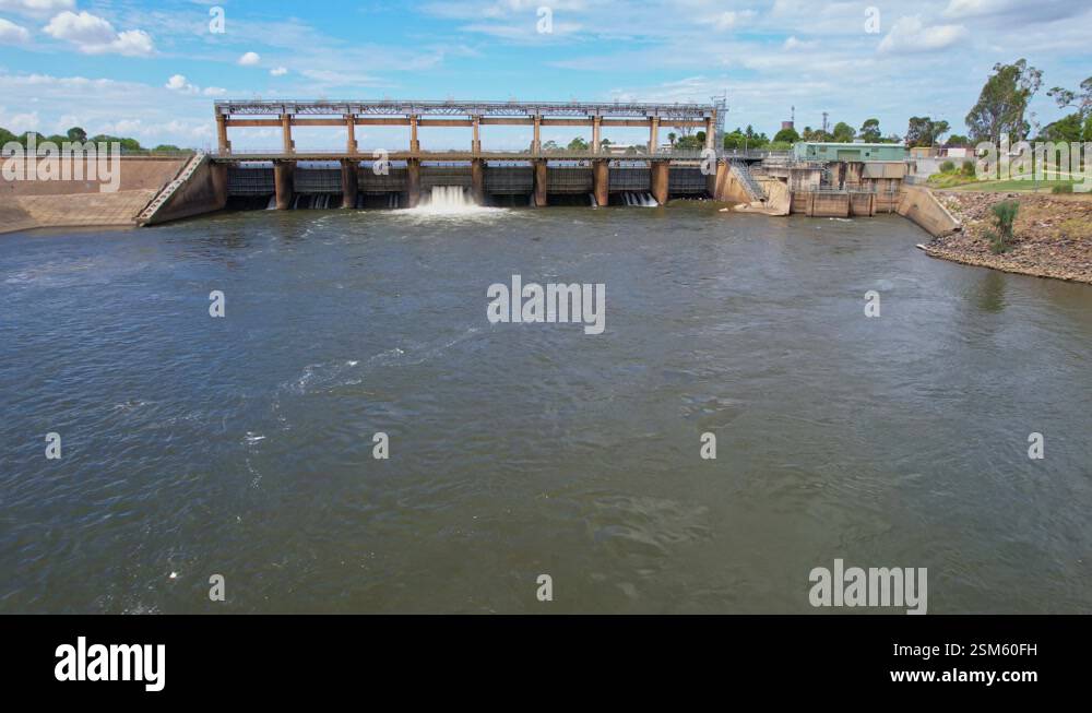 Approaching the Yarrawonga weir bridge between Lake Mulwala and the ...