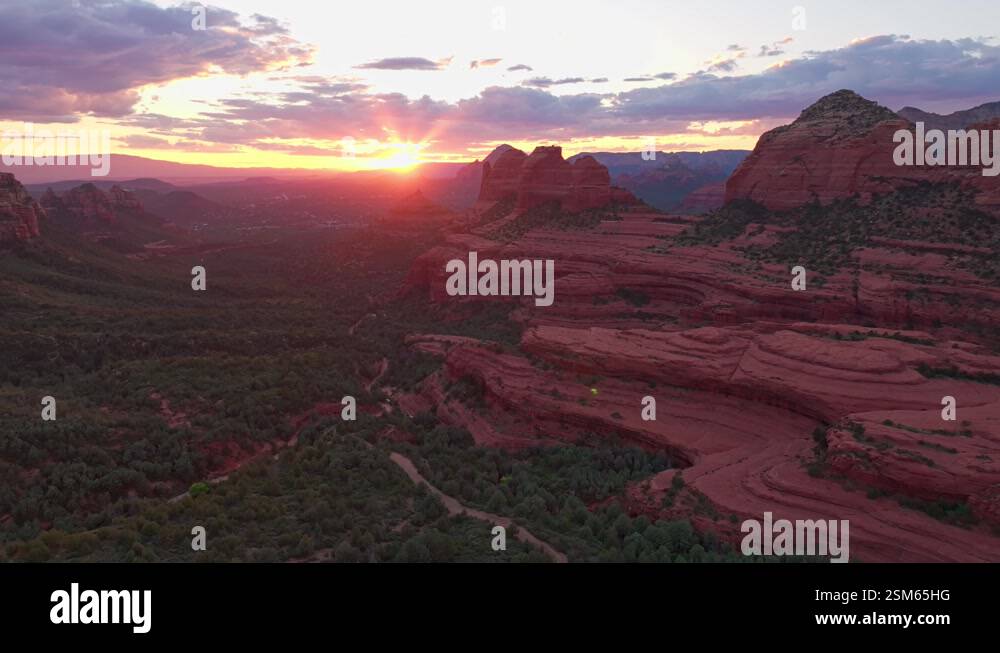 Sprawling red rock valley in the desert southwest, trail to Merry Go ...