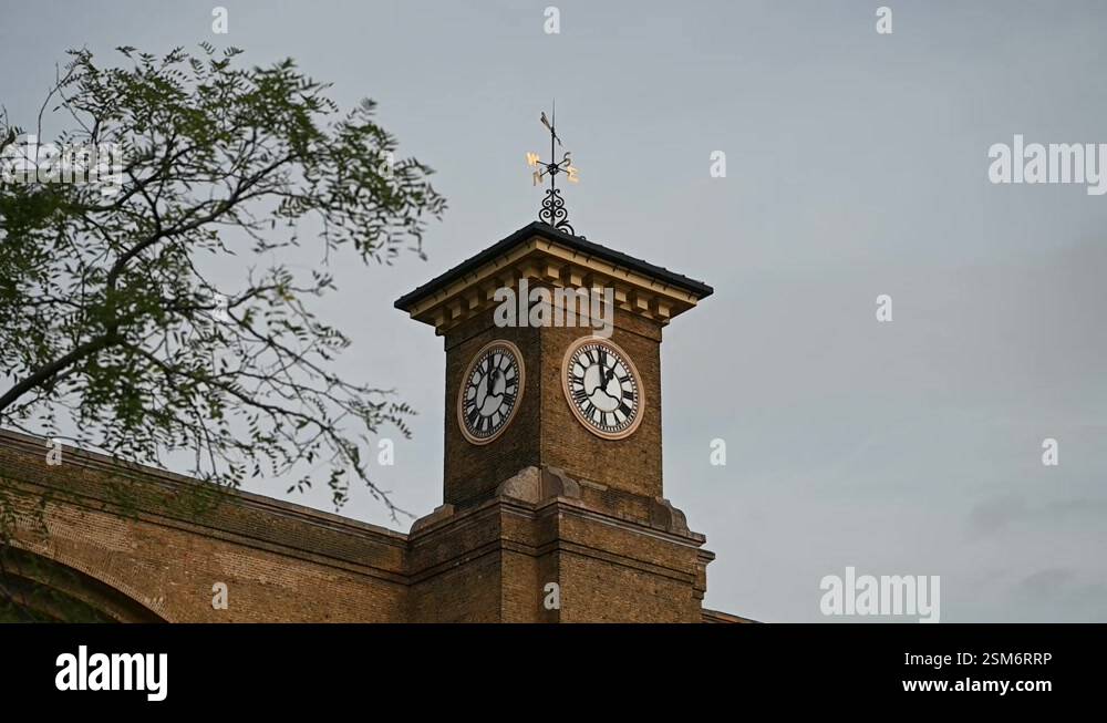 Public clock london Stock Videos & Footage - HD and 4K Video Clips - Alamy
