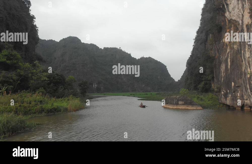 Tam coc vietnam river boat Stock Videos & Footage - HD and 4K Video ...
