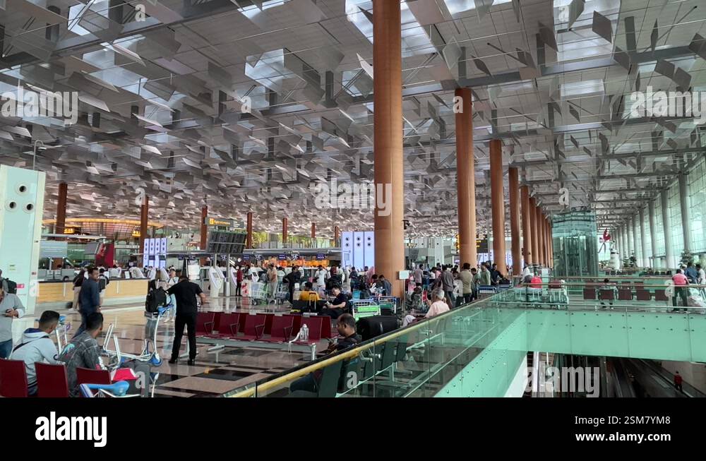 Singapore: Air travellers inside Changi Airport Terminal 3, 4K Stock ...