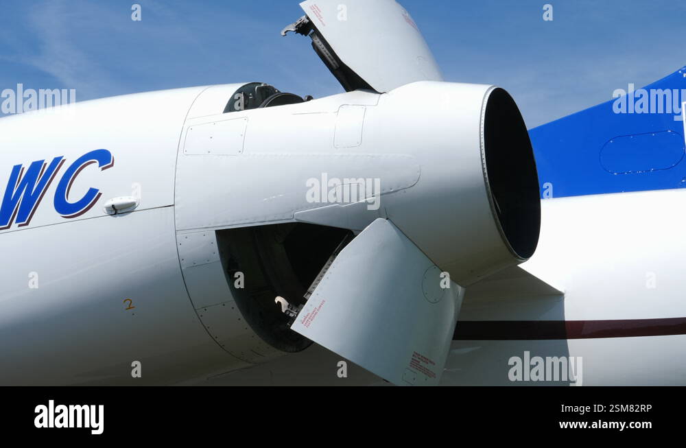 Opening and Closing of Jet Engine Exhaust Thrust Reverser Buckets Stock ...