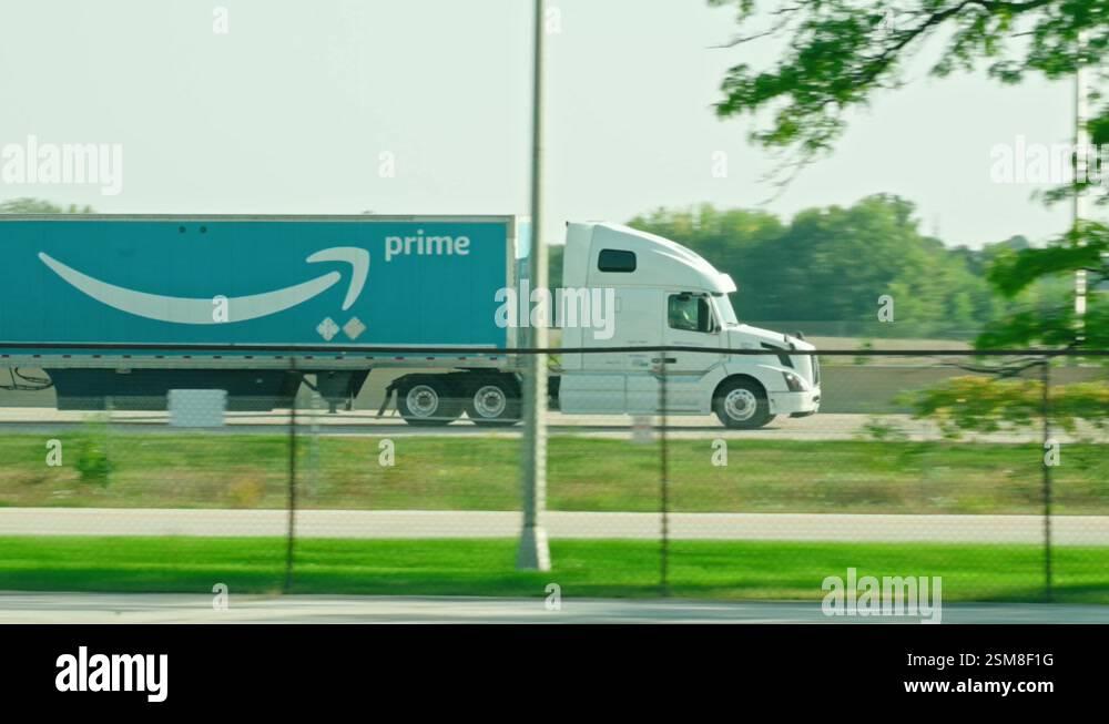 Amazon tractor trailer Stock Videos & Footage - HD and 4K Video Clips ...