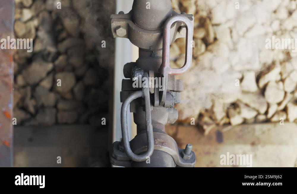 Pressure coupling Stock Videos & Footage - HD and 4K Video Clips - Alamy