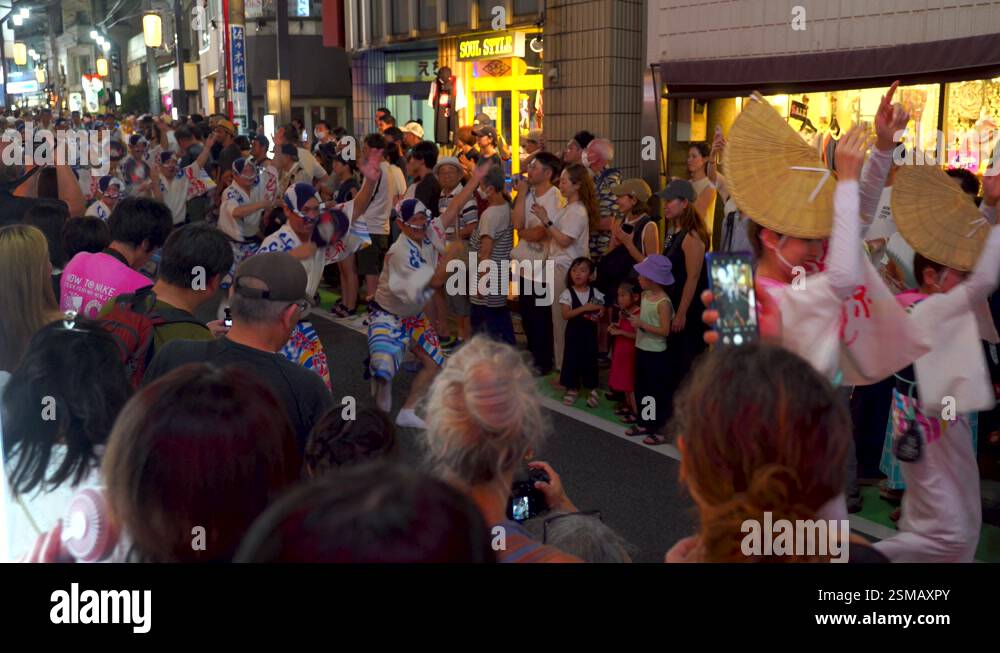 Traditional Japanese parade dancing through tight streets in Tokyo ...